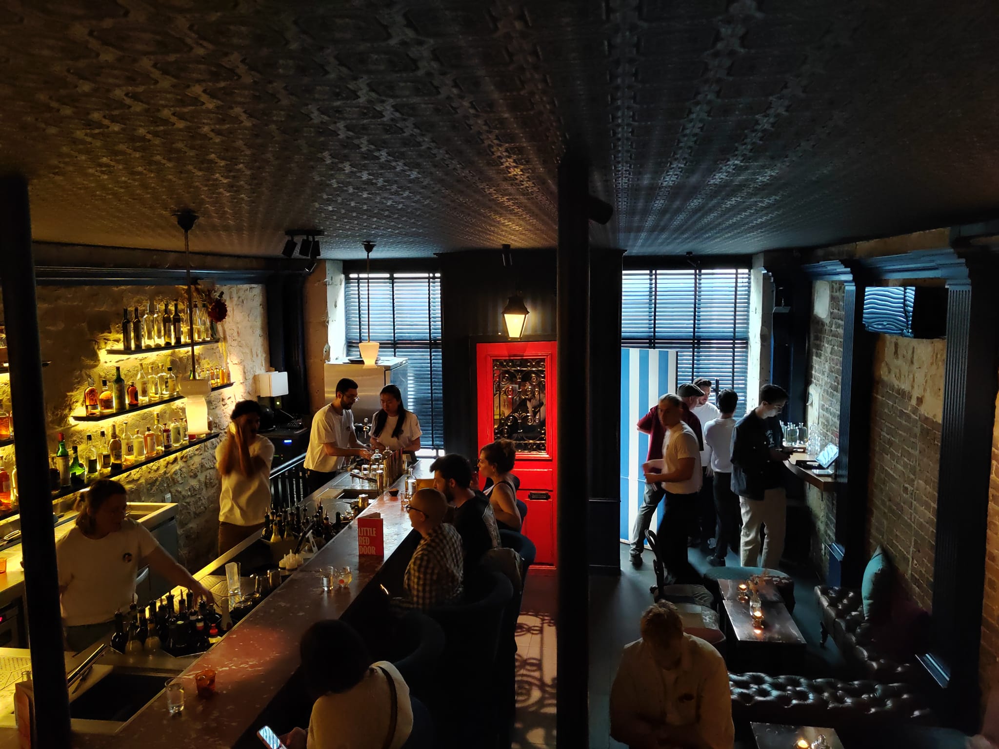 Le Little Red Door, l’un des meilleurs bars à cocktails de Paris ...