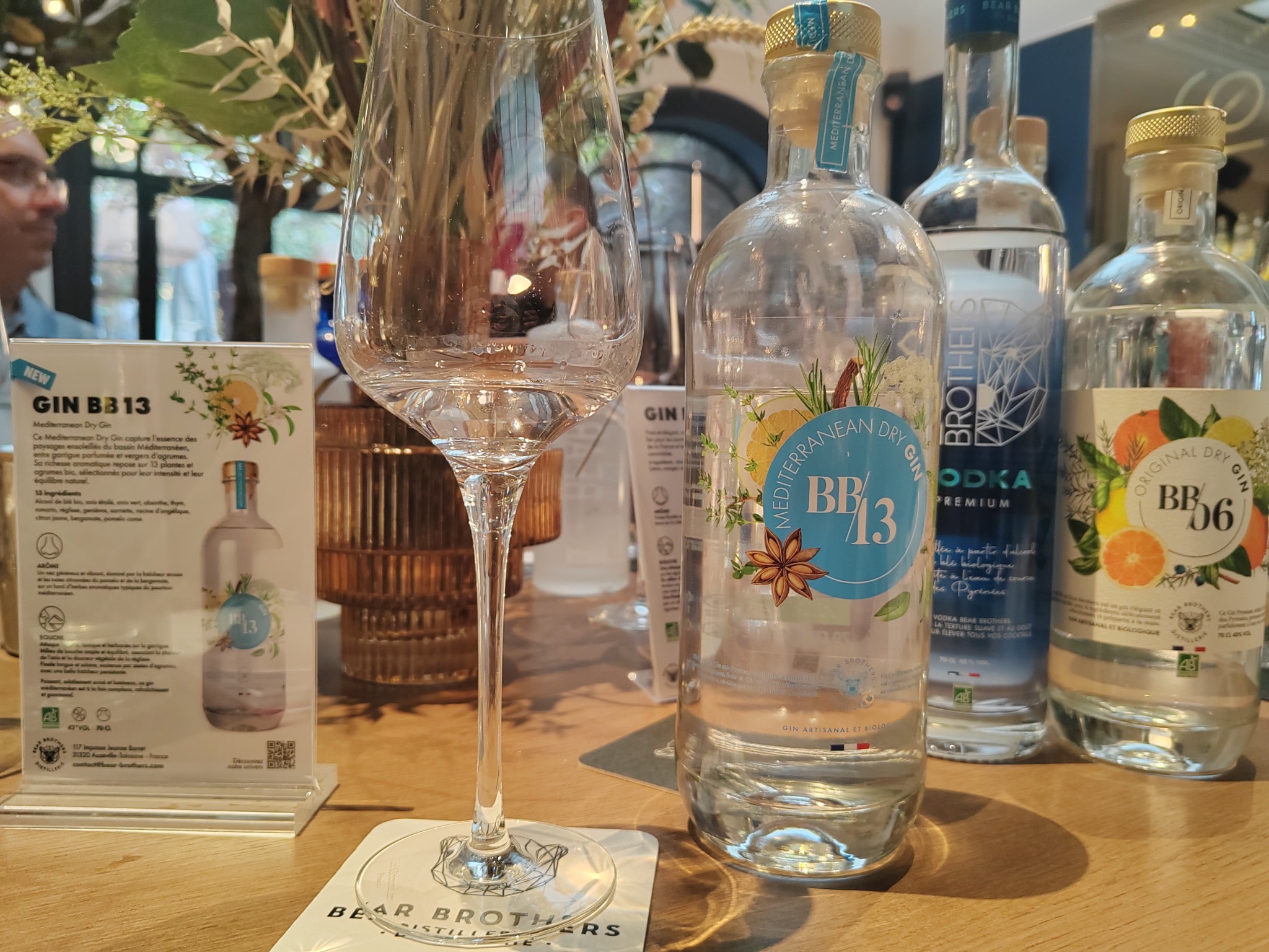 BB13, le gin méditerranéen de Bear Brothers qui accompagne le ...