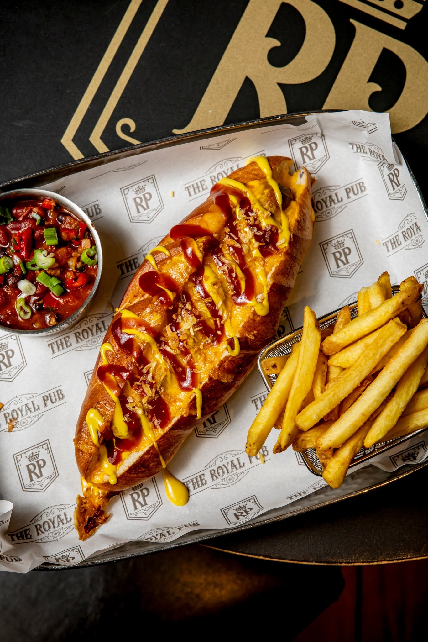 DISNEY VILLAGE — Finger food, chili dog, poke bowls, cocktails… Les ...